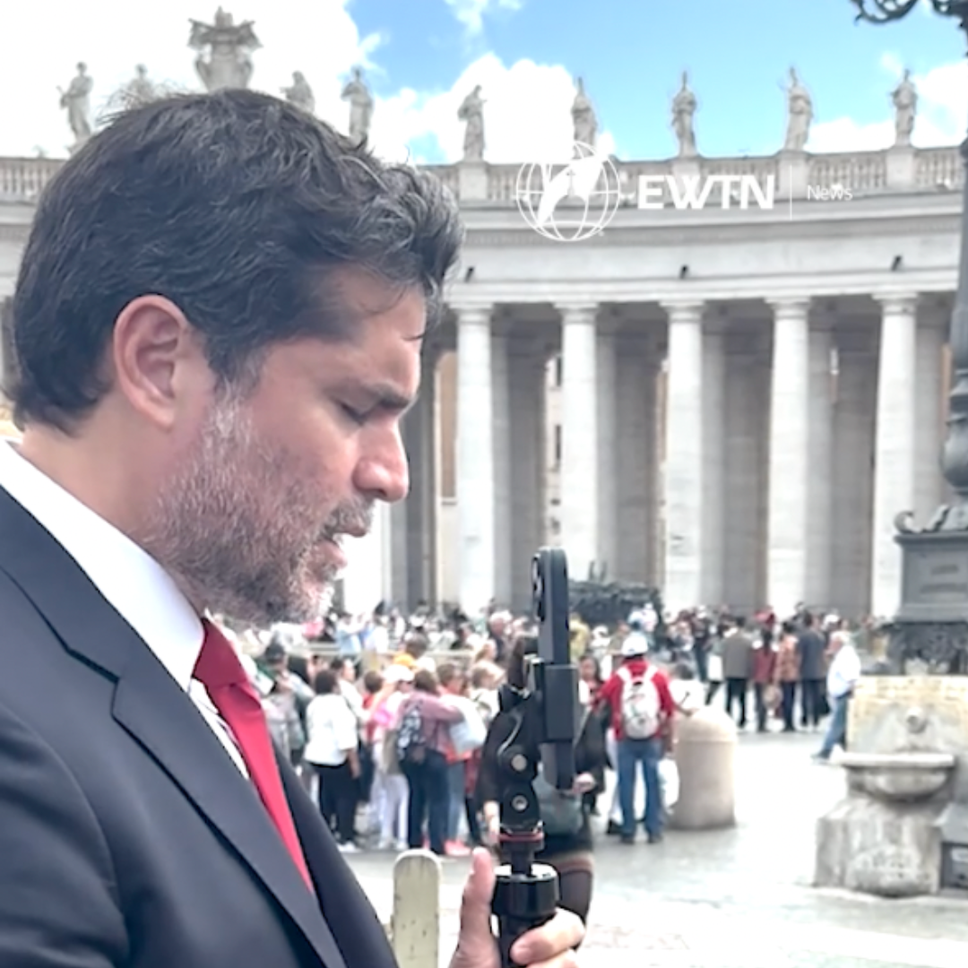 'Sound of Freedom' Actor Prays Rosary for Conclave in Rome