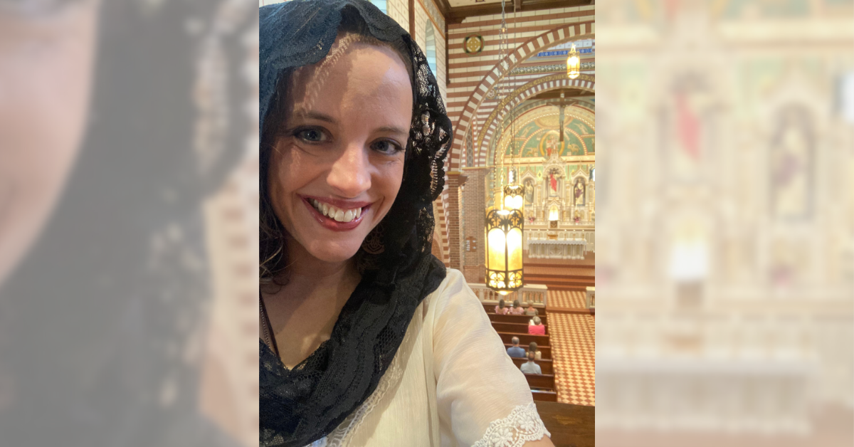 The Chapel Veil is Back: Why Catholic Women Veil at Mass Again