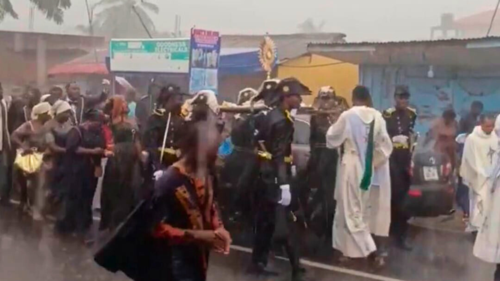 Parish in Africa Braves Heavy Rain During Eucharistic Procession in ...