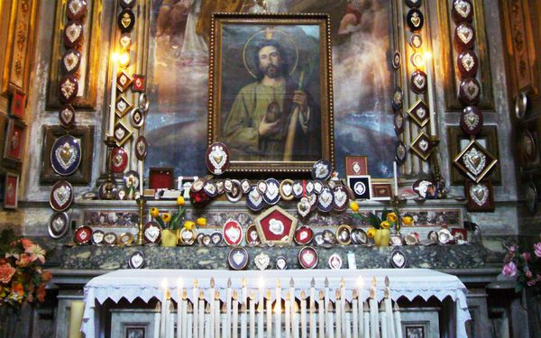 This Beautiful Roman Church Holds the Hearts of 25 Popes - Literally