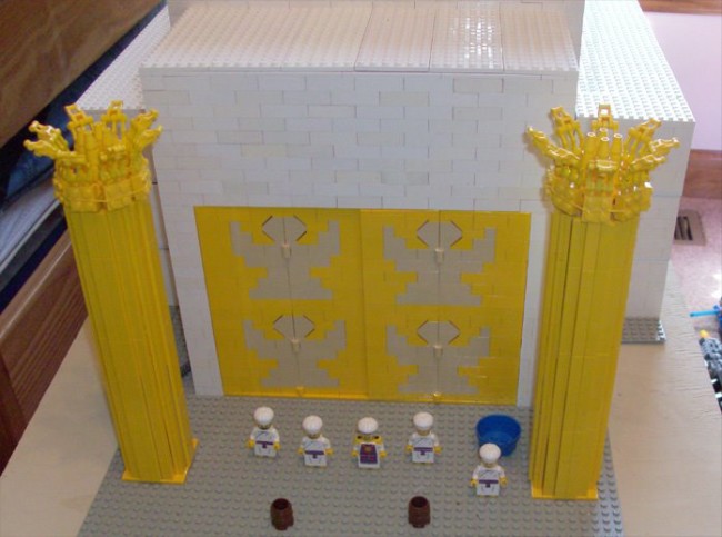 12 Amazing Christian Sculptures Made Entirely Out of LEGOs