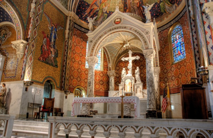 22 Beautiful Altars Worthy of the Sacrifice of the Mass