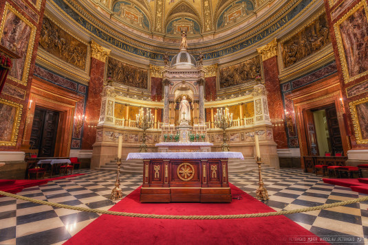 22 Beautiful Altars Worthy of the Sacrifice of the Mass