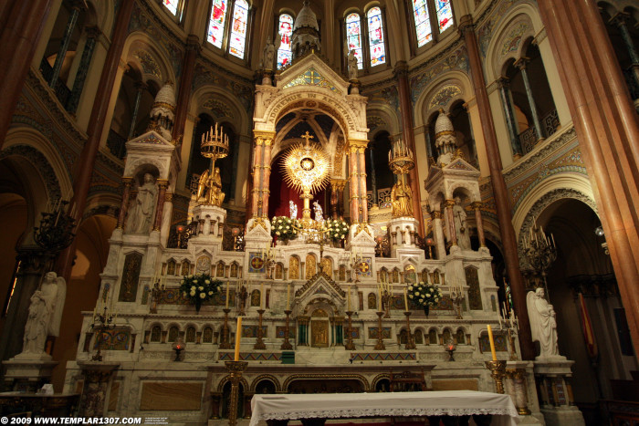22 Beautiful Altars Worthy of the Sacrifice of the Mass