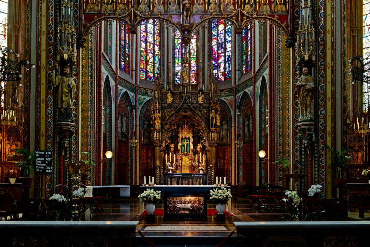 22 Beautiful Altars Worthy of the Sacrifice of the Mass