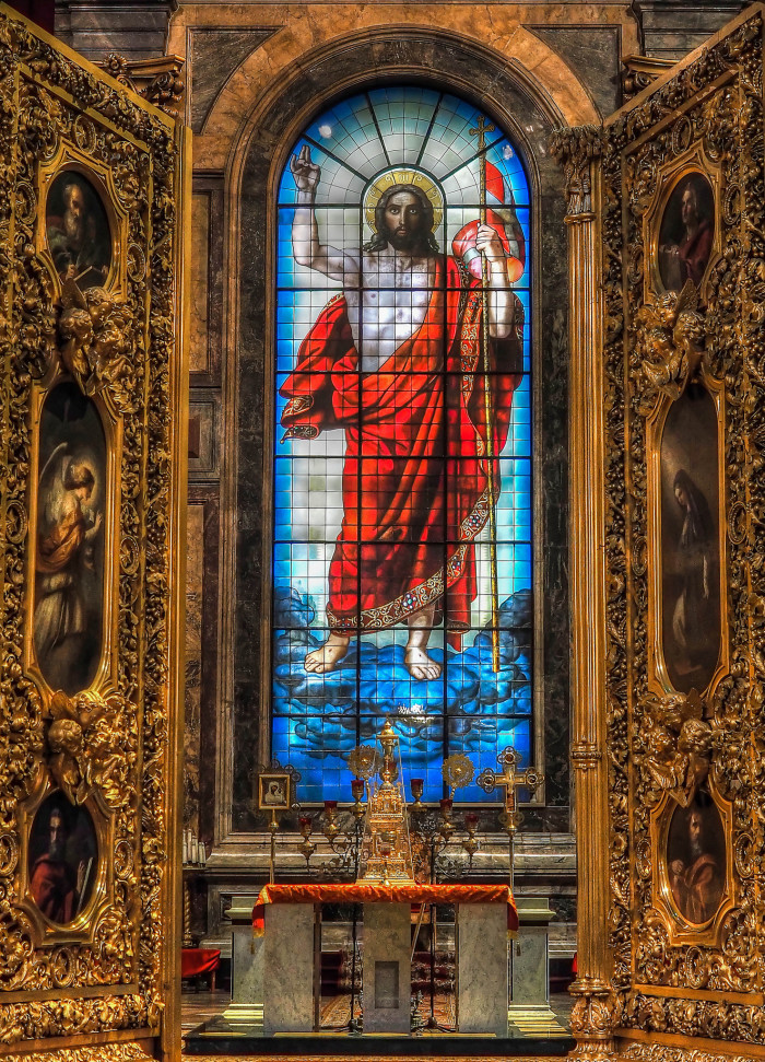 21 Awe-Inspiringly Beautiful Stained Glass Windows