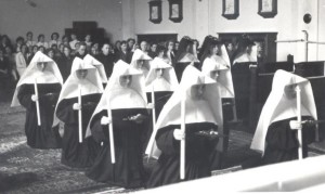 27 Fascinating Photos of Pre-Vatican II Catholicism