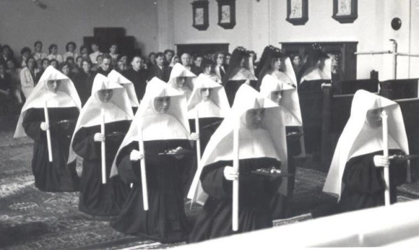 27 Fascinating Photos of Pre-Vatican II Catholicism