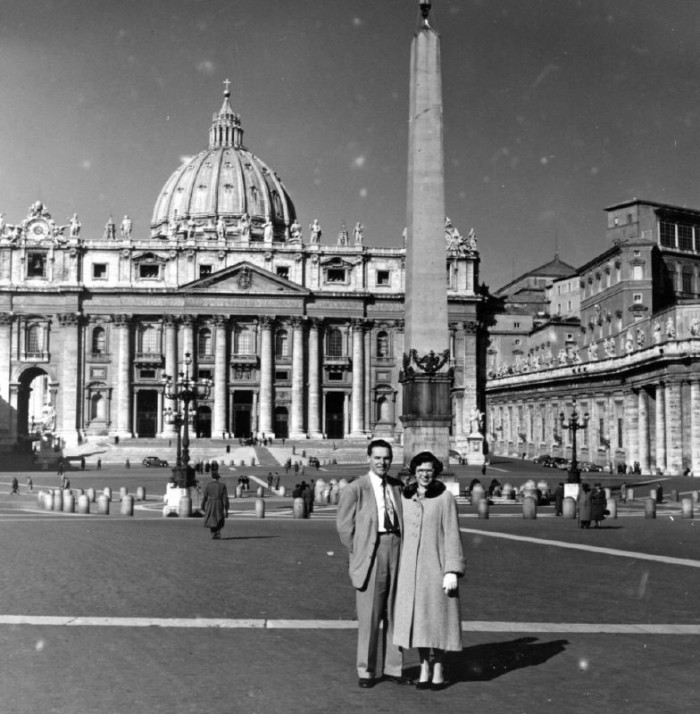 27 Fascinating Photos of Pre-Vatican II Catholicism