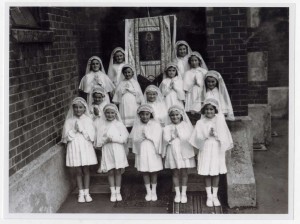 27 Fascinating Photos of Pre-Vatican II Catholicism