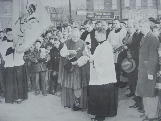 27 Fascinating Photos of Pre-Vatican II Catholicism