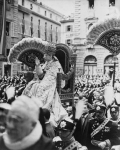27 Fascinating Photos of Pre-Vatican II Catholicism