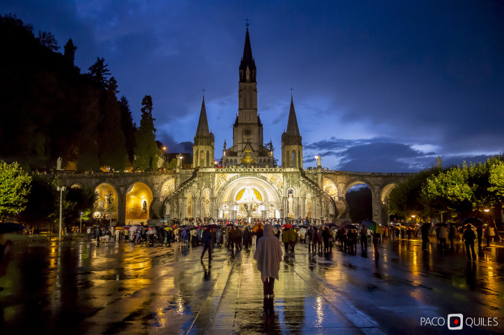 22 Mystically Beautiful Photos of Lourdes