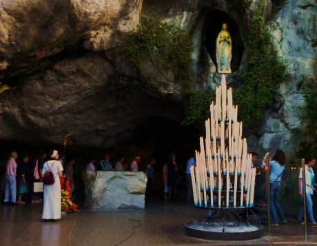 22 Mystically Beautiful Photos of Lourdes
