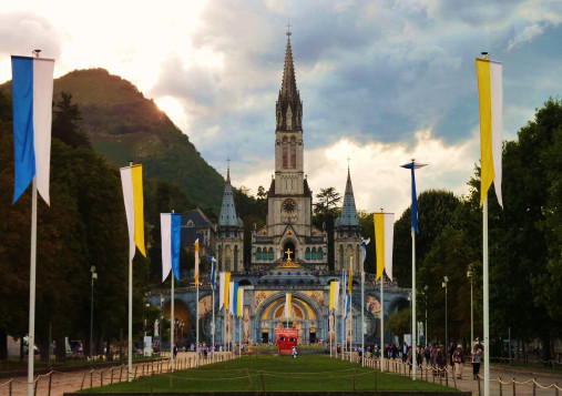22 Mystically Beautiful Photos of Lourdes