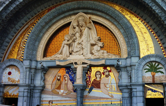 22 Mystically Beautiful Photos of Lourdes