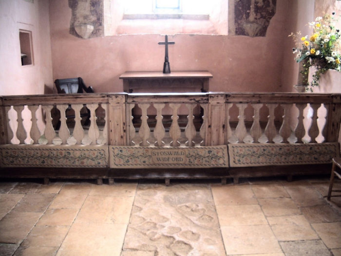 10 Beautiful Photos of Traditional Altar Rails