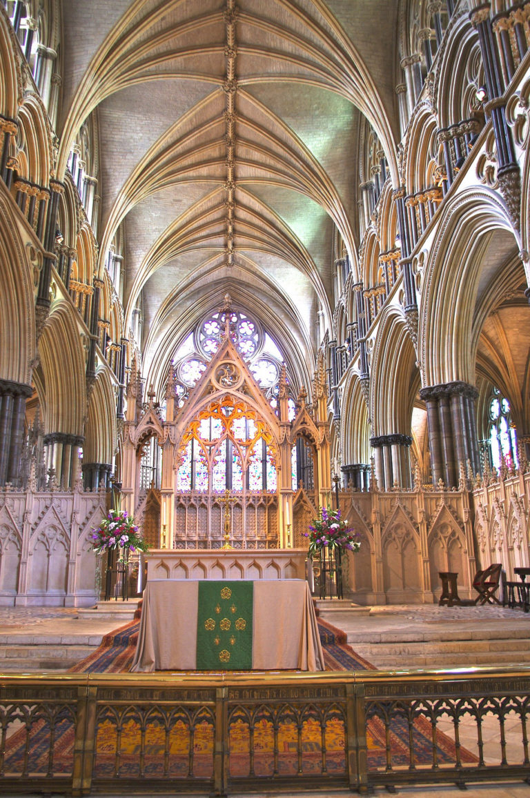 10 Beautiful Photos of Traditional Altar Rails