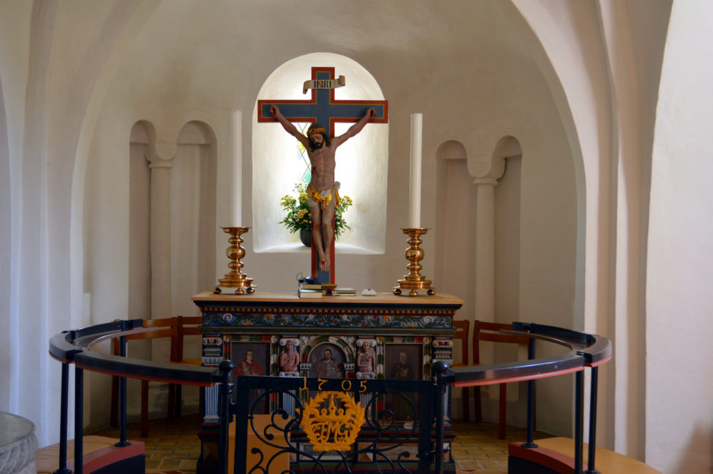 10 Beautiful Photos of Traditional Altar Rails