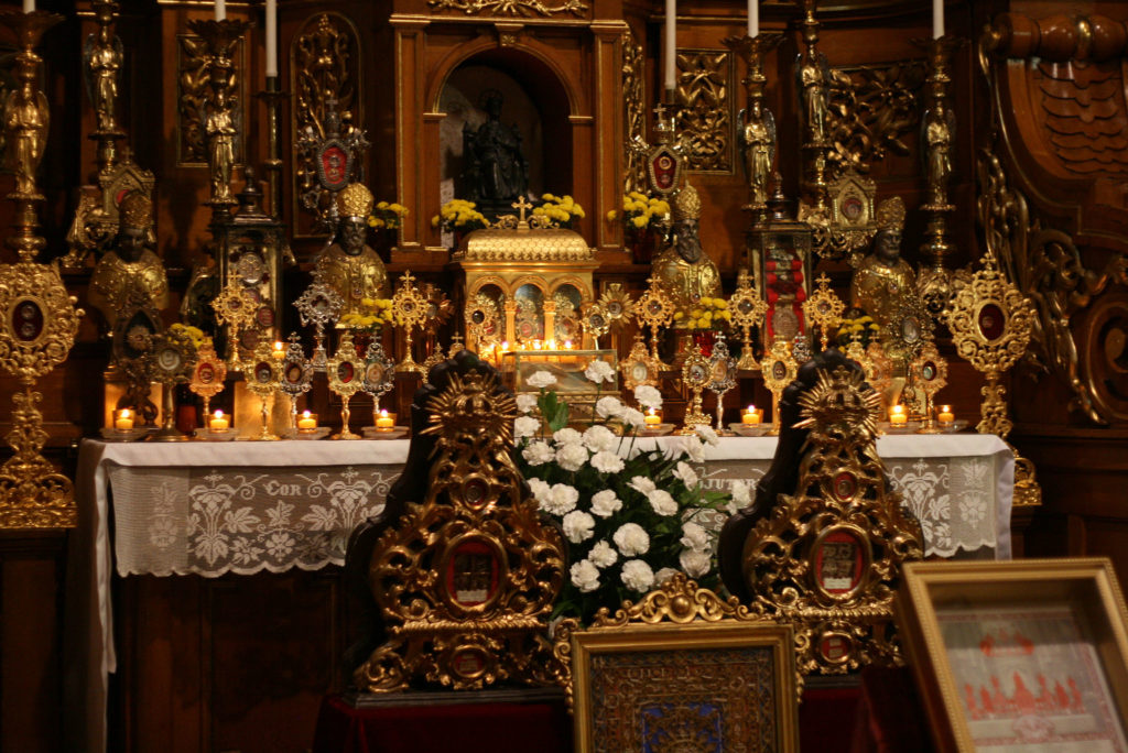 A Tour of the Stunning St. John Cantius Parish, America's Most ...