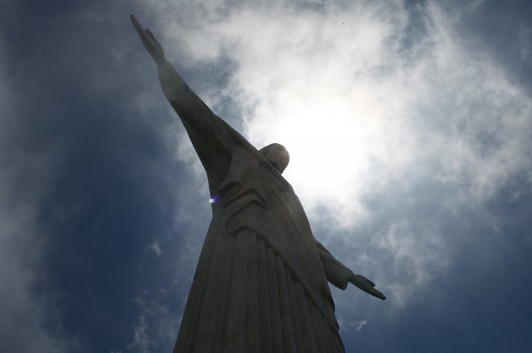 14 Beautifully Inspiring Photos of Rio's Iconic "Christ the Redeemer ...