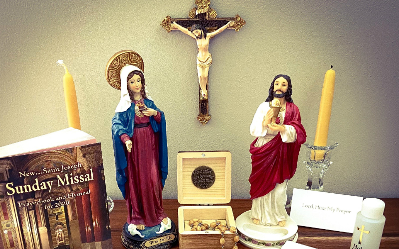 How to Create a Sacred Space at Home For Prayer During Coronavirus ...