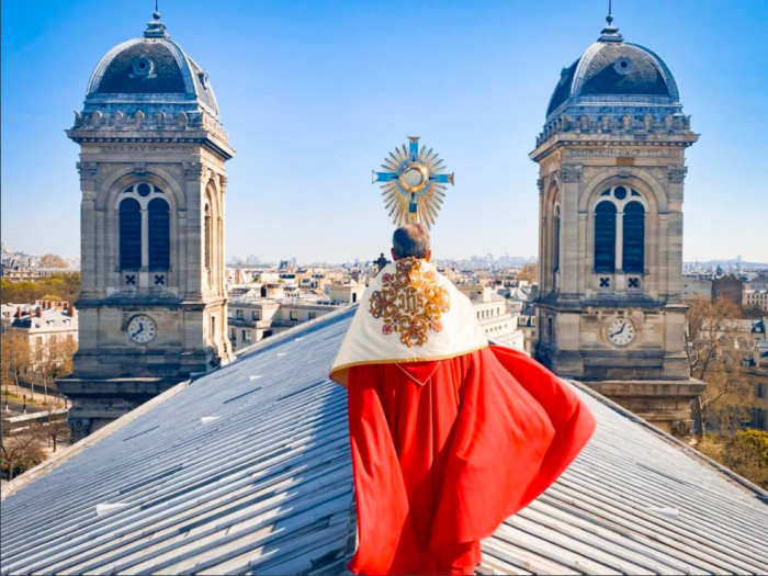 Stunning: French Priest Walks on Church Rooftop & Blesses Paris with ...