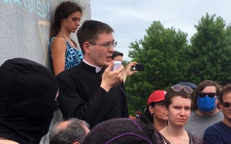 Brave Priest Stands Up Against BLM Protesters at St. Louis Statue ...