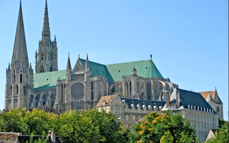 Traditional vs. Modern Catholic Church Architecture: What's the Difference?